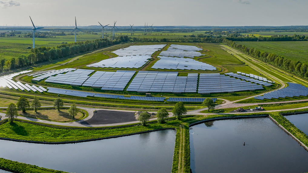 A Guide to Navigating Climate Change Regulations for UK Businesses ...